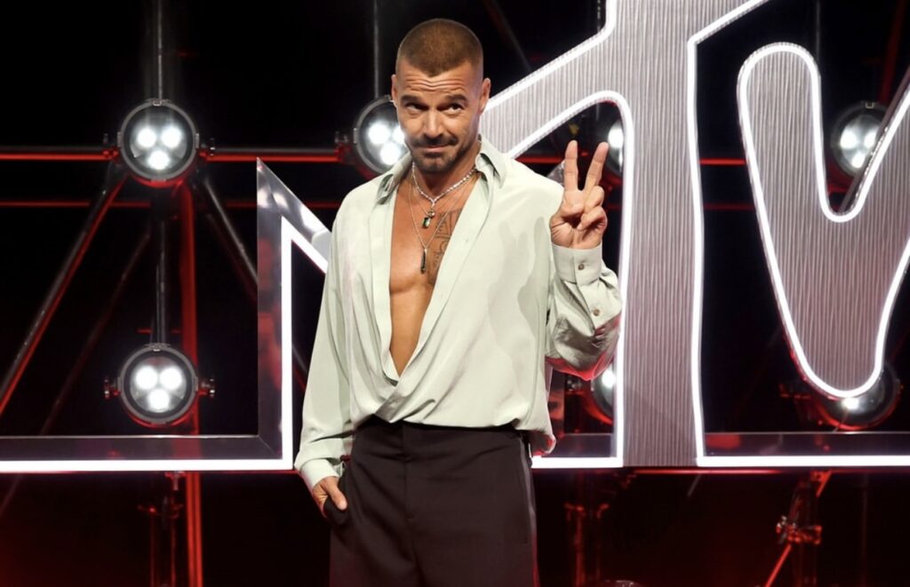 Ricky Martín hizo historia en los VMAs 2025 al recibir el “latín icon ...